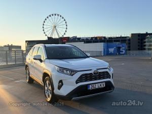 Balts Toyota RAV4 2021 Tallina, ar dzinēja tilpumu 2.00 L un nobraukumu 74 tūkst. km par 25000 €, foto  vietnē AUTOMOTO.COM.LV