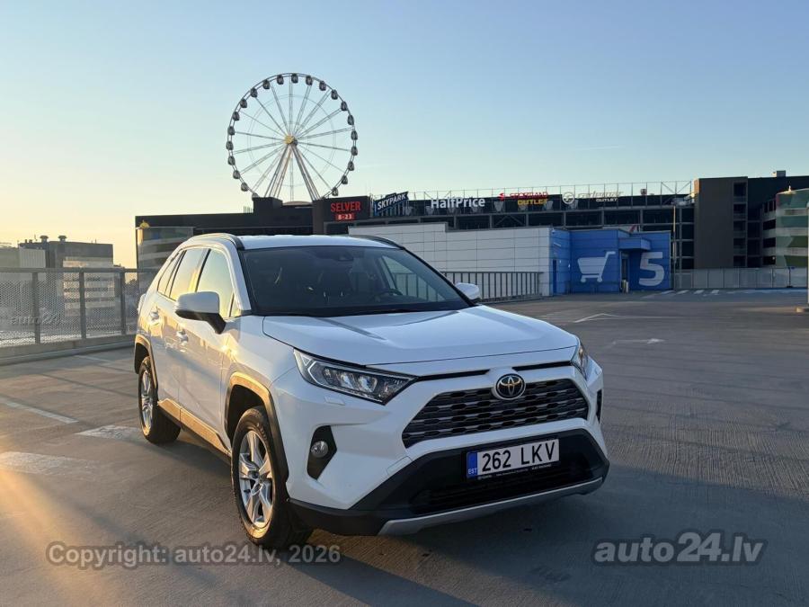 Balts Toyota RAV4 2021 Tallina, ar dzinēja tilpumu 2.00 L un nobraukumu 74 tūkst. km par 25000 €, foto 1 vietnē AUTOMOTO.COM.LV