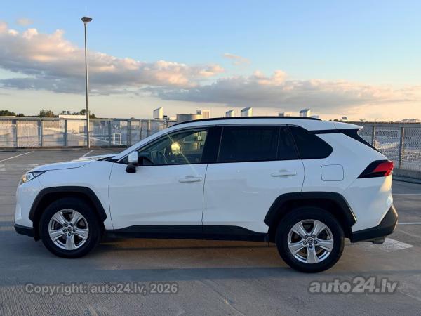 Balts Toyota RAV4 2021 Tallina, ar dzinēja tilpumu 2.00 L un nobraukumu 74 tūkst. km par 25000 €, foto 3 vietnē AUTOMOTO.COM.LV