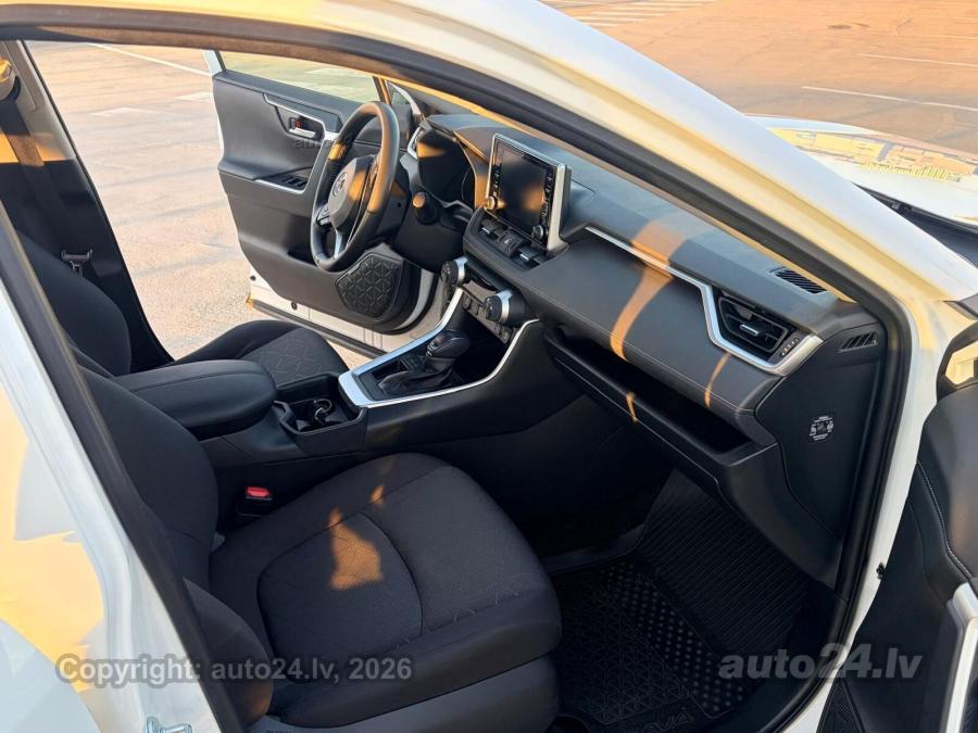 Balts Toyota RAV4 2021 Tallina, ar dzinēja tilpumu 2.00 L un nobraukumu 74 tūkst. km par 25000 €, foto 7 vietnē AUTOMOTO.COM.LV