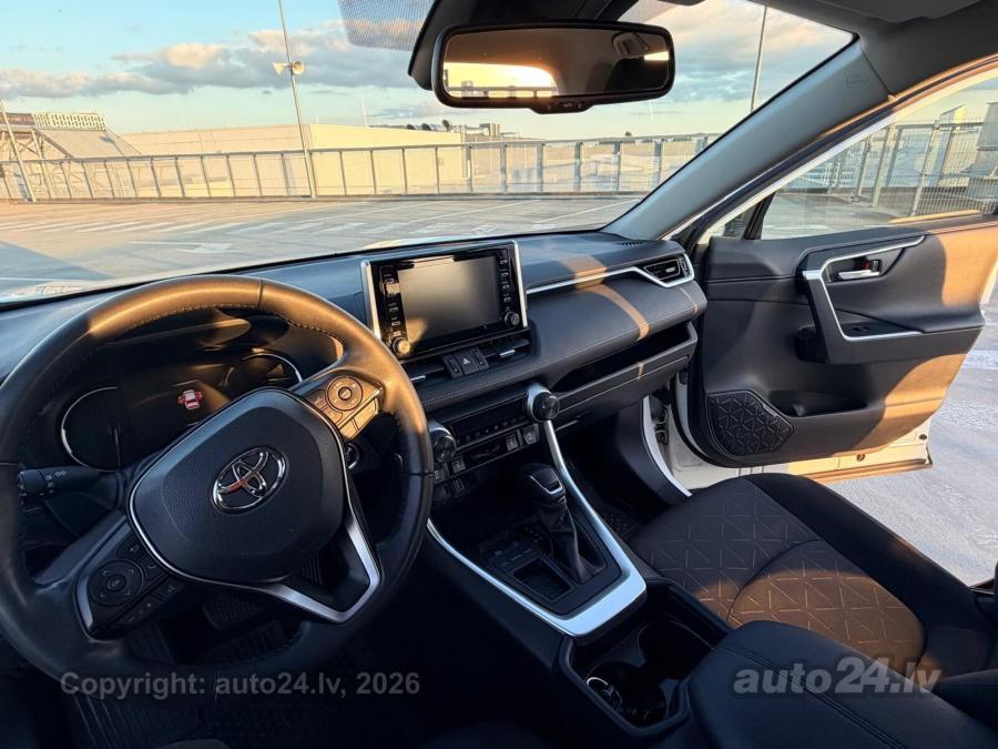 Balts Toyota RAV4 2021 Tallina, ar dzinēja tilpumu 2.00 L un nobraukumu 74 tūkst. km par 25000 €, foto 11 vietnē AUTOMOTO.COM.LV