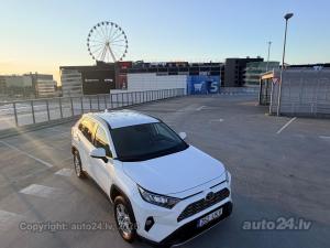 Balts Toyota RAV4 2021 Tallina, ar dzinēja tilpumu 2.00 L un nobraukumu 74 tūkst. km par 25000 €, foto 13 vietnē AUTOMOTO.COM.LV