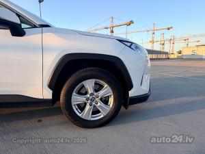 Balts Toyota RAV4 2021 Tallina, ar dzinēja tilpumu 2.00 L un nobraukumu 74 tūkst. km par 25000 €, foto 14 vietnē AUTOMOTO.COM.LV