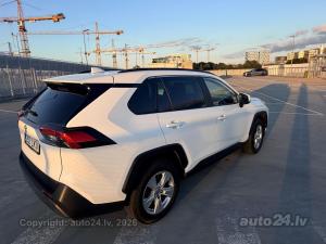 Balts Toyota RAV4 2021 Tallina, ar dzinēja tilpumu 2.00 L un nobraukumu 74 tūkst. km par 25000 €, foto 15 vietnē AUTOMOTO.COM.LV