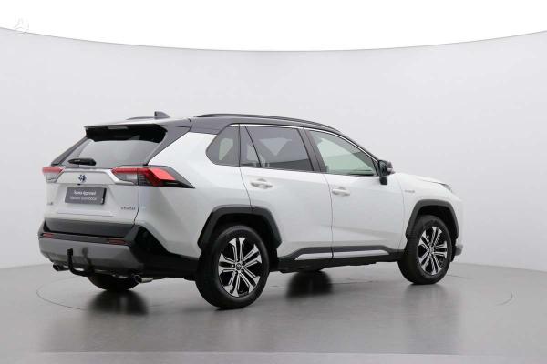 White Toyota RAV4 2021 in Vilnius, with an engine capacity of 2.49 L and mileage of 176 thousand km for 27990 €, photo 3 on AUTOMOTO.COM.LV
