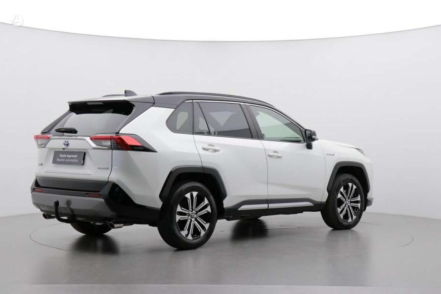 White Toyota RAV4 2021 in Vilnius, with an engine capacity of 2.49 L and mileage of 176 thousand km for 27990 €, photo 4 on AUTOMOTO.COM.LV