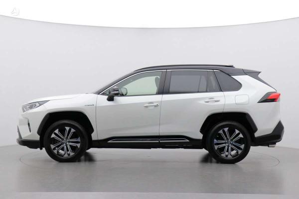 White Toyota RAV4 2021 in Vilnius, with an engine capacity of 2.49 L and mileage of 176 thousand km for 27990 €, photo 4 on AUTOMOTO.COM.LV