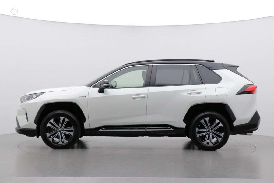 White Toyota RAV4 2021 in Vilnius, with an engine capacity of 2.49 L and mileage of 176 thousand km for 27990 €, photo 5 on AUTOMOTO.COM.LV