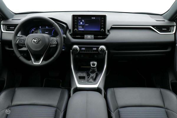 White Toyota RAV4 2021 in Vilnius, with an engine capacity of 2.49 L and mileage of 176 thousand km for 27990 €, photo 7 on AUTOMOTO.COM.LV