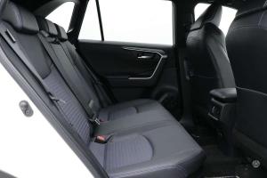White Toyota RAV4 2021 in Vilnius, with an engine capacity of 2.49 L and mileage of 176 thousand km for 27990 €, photo 11 on AUTOMOTO.COM.LV