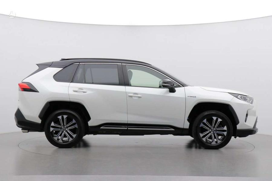 White Toyota RAV4 2021 in Vilnius, with an engine capacity of 2.49 L and mileage of 176 thousand km for 27990 €, photo 18 on AUTOMOTO.COM.LV