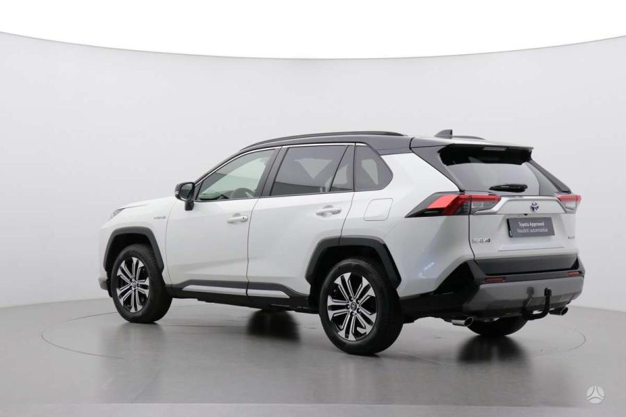 White Toyota RAV4 2021 in Vilnius, with an engine capacity of 2.49 L and mileage of 176 thousand km for 27990 €, photo 19 on AUTOMOTO.COM.LV