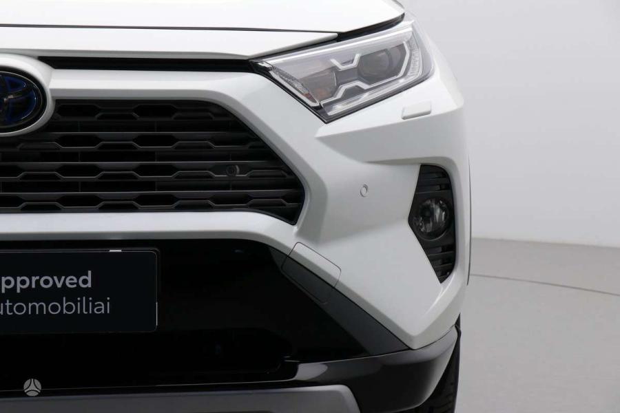 White Toyota RAV4 2021 in Vilnius, with an engine capacity of 2.49 L and mileage of 176 thousand km for 27990 €, photo 21 on AUTOMOTO.COM.LV