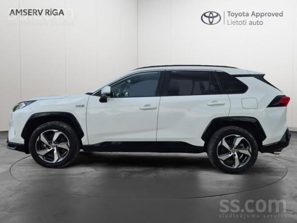 White Toyota RAV4 2021 in Riga, with an engine capacity of 2.50 L and mileage of 136 thousand km for 31900 €, photo 3 on AUTOMOTO.COM.LV