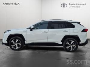 White Toyota RAV4 2021 in Riga, with an engine capacity of 2.50 L and mileage of 136 thousand km for 31900 €, photo 4 on AUTOMOTO.COM.LV