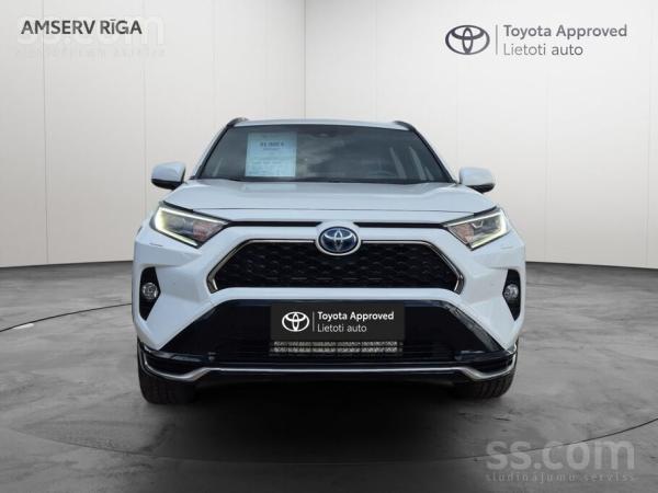 White Toyota RAV4 2021 in Riga, with an engine capacity of 2.50 L and mileage of 136 thousand km for 31900 €, photo 5 on AUTOMOTO.COM.LV