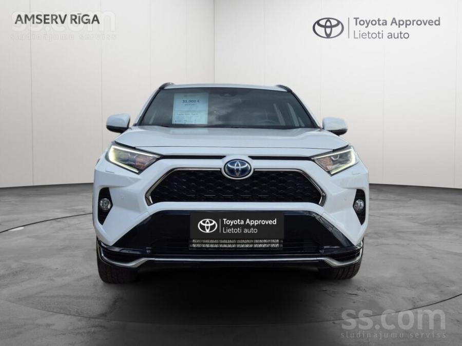 White Toyota RAV4 2021 in Riga, with an engine capacity of 2.50 L and mileage of 136 thousand km for 31900 €, photo 6 on AUTOMOTO.COM.LV