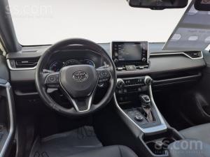 White Toyota RAV4 2021 in Riga, with an engine capacity of 2.50 L and mileage of 136 thousand km for 31900 €, photo 10 on AUTOMOTO.COM.LV