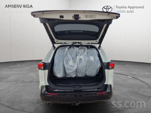 White Toyota RAV4 2021 in Riga, with an engine capacity of 2.50 L and mileage of 136 thousand km for 31900 €, photo 11 on AUTOMOTO.COM.LV