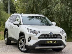 Balts Toyota RAV4 2021 Šauļi, ar dzinēja tilpumu 2.49 L un nobraukumu 57 tūkst. km par 32500 €, foto  vietnē AUTOMOTO.COM.LV