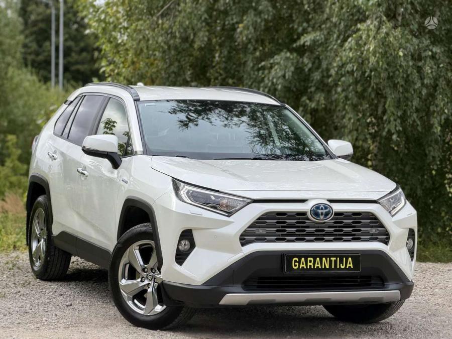Balts Toyota RAV4 2021 Šauļi, ar dzinēja tilpumu 2.49 L un nobraukumu 57 tūkst. km par 32500 €, foto 1 vietnē AUTOMOTO.COM.LV