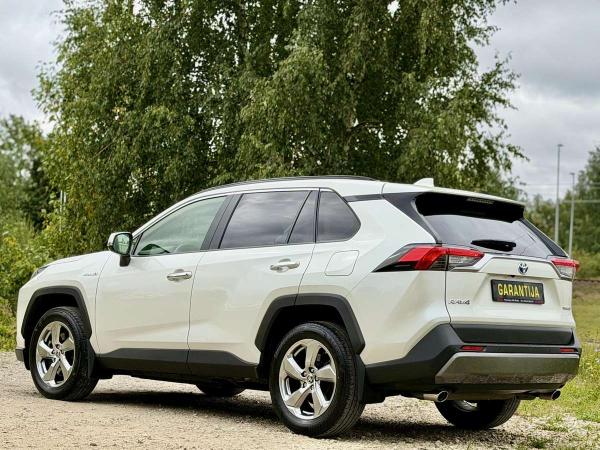 Balts Toyota RAV4 2021 Šauļi, ar dzinēja tilpumu 2.49 L un nobraukumu 57 tūkst. km par 32500 €, foto 4 vietnē AUTOMOTO.COM.LV