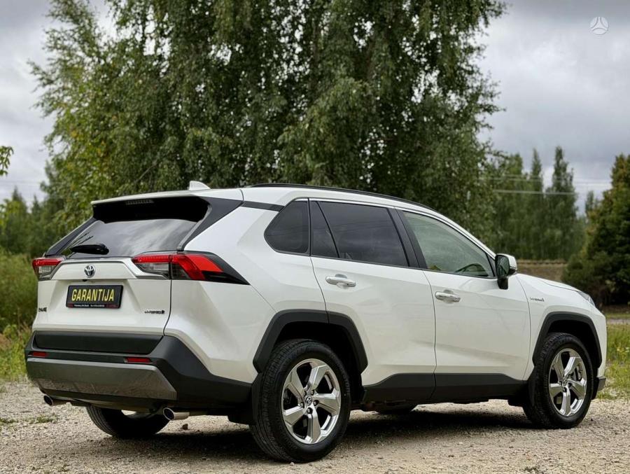 Balts Toyota RAV4 2021 Šauļi, ar dzinēja tilpumu 2.49 L un nobraukumu 57 tūkst. km par 32500 €, foto 5 vietnē AUTOMOTO.COM.LV