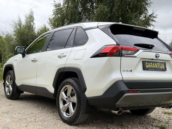 Balts Toyota RAV4 2021 Šauļi, ar dzinēja tilpumu 2.49 L un nobraukumu 57 tūkst. km par 32500 €, foto 8 vietnē AUTOMOTO.COM.LV