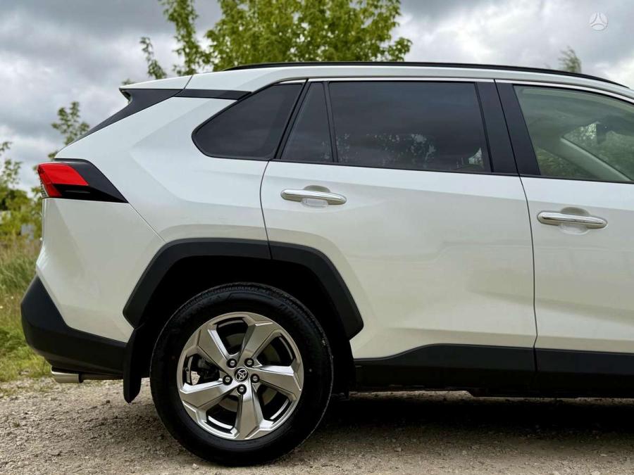 Balts Toyota RAV4 2021 Šauļi, ar dzinēja tilpumu 2.49 L un nobraukumu 57 tūkst. km par 32500 €, foto 10 vietnē AUTOMOTO.COM.LV