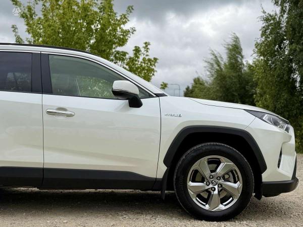 Balts Toyota RAV4 2021 Šauļi, ar dzinēja tilpumu 2.49 L un nobraukumu 57 tūkst. km par 32500 €, foto 11 vietnē AUTOMOTO.COM.LV