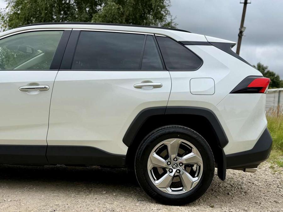 Balts Toyota RAV4 2021 Šauļi, ar dzinēja tilpumu 2.49 L un nobraukumu 57 tūkst. km par 32500 €, foto 13 vietnē AUTOMOTO.COM.LV