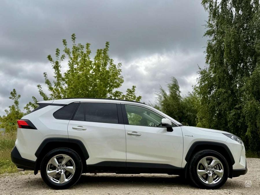 Balts Toyota RAV4 2021 Šauļi, ar dzinēja tilpumu 2.49 L un nobraukumu 57 tūkst. km par 32500 €, foto 15 vietnē AUTOMOTO.COM.LV