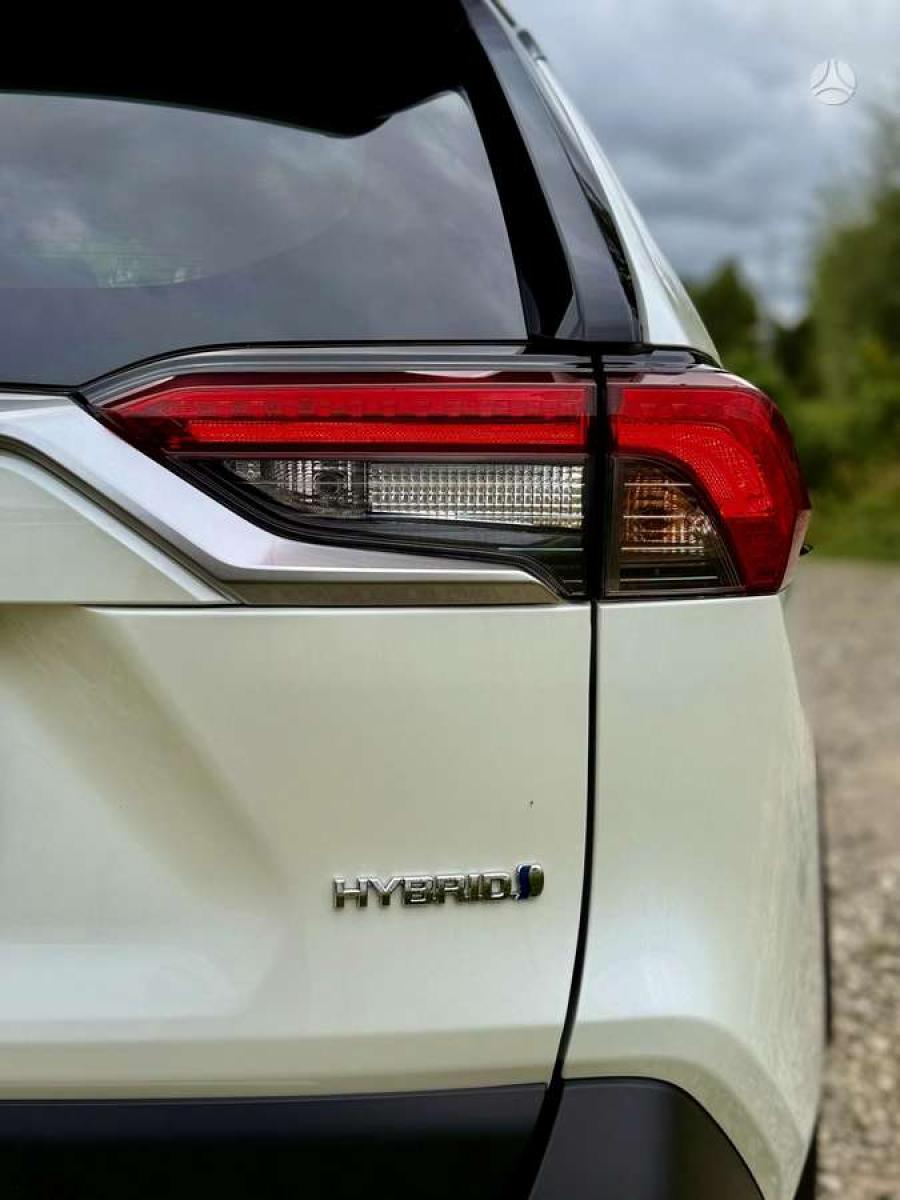Balts Toyota RAV4 2021 Šauļi, ar dzinēja tilpumu 2.49 L un nobraukumu 57 tūkst. km par 32500 €, foto 19 vietnē AUTOMOTO.COM.LV