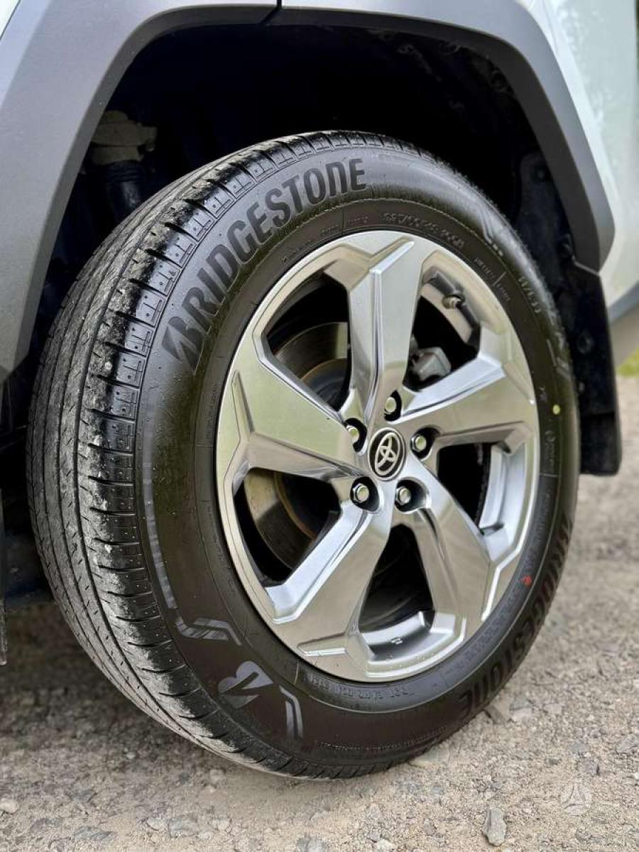 Balts Toyota RAV4 2021 Šauļi, ar dzinēja tilpumu 2.49 L un nobraukumu 57 tūkst. km par 32500 €, foto 24 vietnē AUTOMOTO.COM.LV