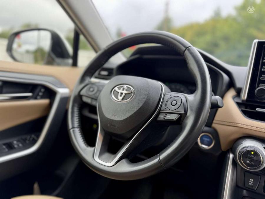 Balts Toyota RAV4 2021 Šauļi, ar dzinēja tilpumu 2.49 L un nobraukumu 57 tūkst. km par 32500 €, foto 26 vietnē AUTOMOTO.COM.LV