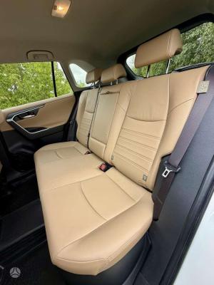 Balts Toyota RAV4 2021 Šauļi, ar dzinēja tilpumu 2.49 L un nobraukumu 57 tūkst. km par 32500 €, foto 31 vietnē AUTOMOTO.COM.LV