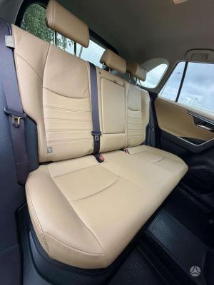 Balts Toyota RAV4 2021 Šauļi, ar dzinēja tilpumu 2.49 L un nobraukumu 57 tūkst. km par 32500 €, foto 32 vietnē AUTOMOTO.COM.LV
