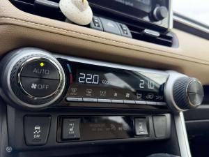 Balts Toyota RAV4 2021 Šauļi, ar dzinēja tilpumu 2.49 L un nobraukumu 57 tūkst. km par 32500 €, foto 39 vietnē AUTOMOTO.COM.LV