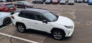 White Toyota RAV4 2021 in Vilnius, with an engine capacity of 2.49 L and mileage of 102 thousand km for 31000 €, photo 5 on AUTOMOTO.COM.LV