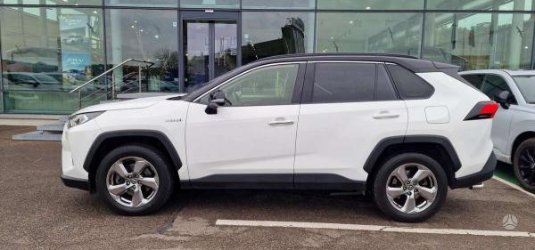 Balts Toyota RAV4 2021 Viļņa, ar dzinēja tilpumu 2.49 L un nobraukumu 102 tūkst. km par 31000 €, foto 8 vietnē AUTOMOTO.COM.LV