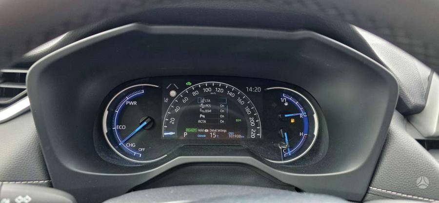 White Toyota RAV4 2021 in Vilnius, with an engine capacity of 2.49 L and mileage of 102 thousand km for 31000 €, photo 13 on AUTOMOTO.COM.LV
