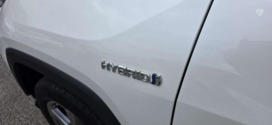 White Toyota RAV4 2021 in Vilnius, with an engine capacity of 2.49 L and mileage of 102 thousand km for 31000 €, photo 32 on AUTOMOTO.COM.LV