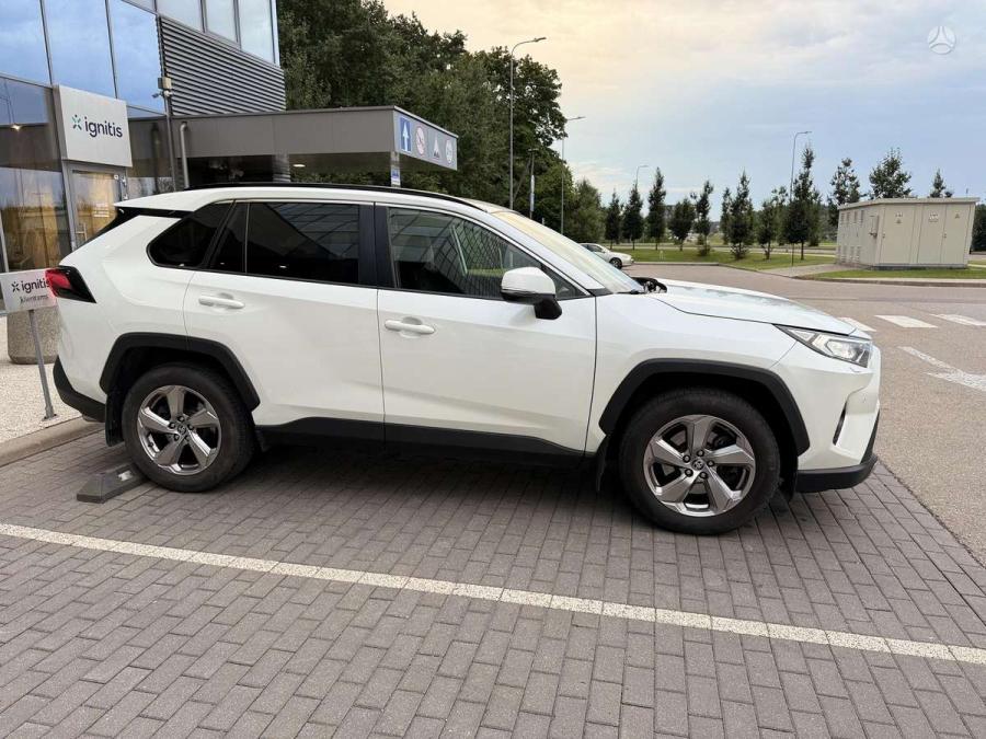 Белый Тойота РАВ 4 2021 в Вильнюс, объемом двигателя 1.99 л и пробегом 91 тыс. км за 24500 €, фото 7 на AUTOMOTO.COM.LV