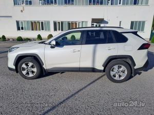 Balts Toyota RAV4 2021 Tallina, ar dzinēja tilpumu 2.00 L un nobraukumu 111 tūkst. km par 21500 €, foto 4 vietnē AUTOMOTO.COM.LV