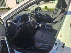 Balts Toyota RAV4 2021 Tallina, ar dzinēja tilpumu 2.00 L un nobraukumu 111 tūkst. km par 21500 €, foto 5 vietnē AUTOMOTO.COM.LV