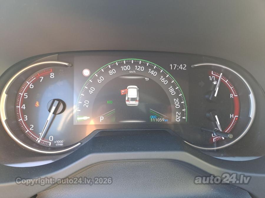 Balts Toyota RAV4 2021 Tallina, ar dzinēja tilpumu 2.00 L un nobraukumu 111 tūkst. km par 21500 €, foto 6 vietnē AUTOMOTO.COM.LV