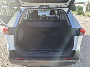 Balts Toyota RAV4 2021 Tallina, ar dzinēja tilpumu 2.00 L un nobraukumu 111 tūkst. km par 21500 €, foto 8 vietnē AUTOMOTO.COM.LV