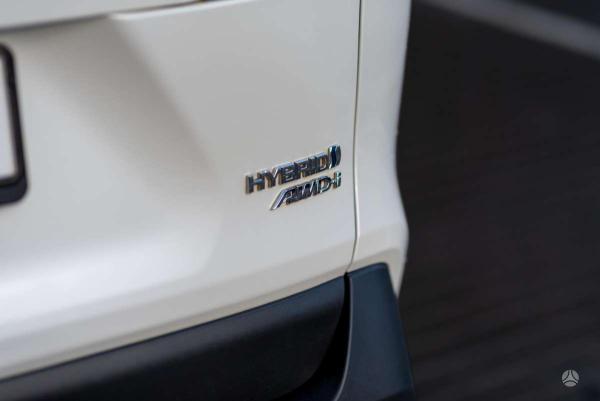Balts Toyota RAV4 2021 Viļņa, ar dzinēja tilpumu 2.49 L un nobraukumu 102 tūkst. km par 31500 €, foto 6 vietnē AUTOMOTO.COM.LV