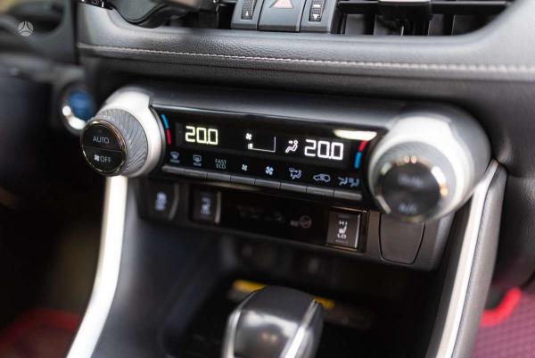 Balts Toyota RAV4 2021 Viļņa, ar dzinēja tilpumu 2.49 L un nobraukumu 102 tūkst. km par 31500 €, foto 8 vietnē AUTOMOTO.COM.LV