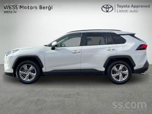 White Toyota RAV4 2021 in Riga, with an engine capacity of 2.50 L and mileage of 138 thousand km for 27490 €, photo 4 on AUTOMOTO.COM.LV